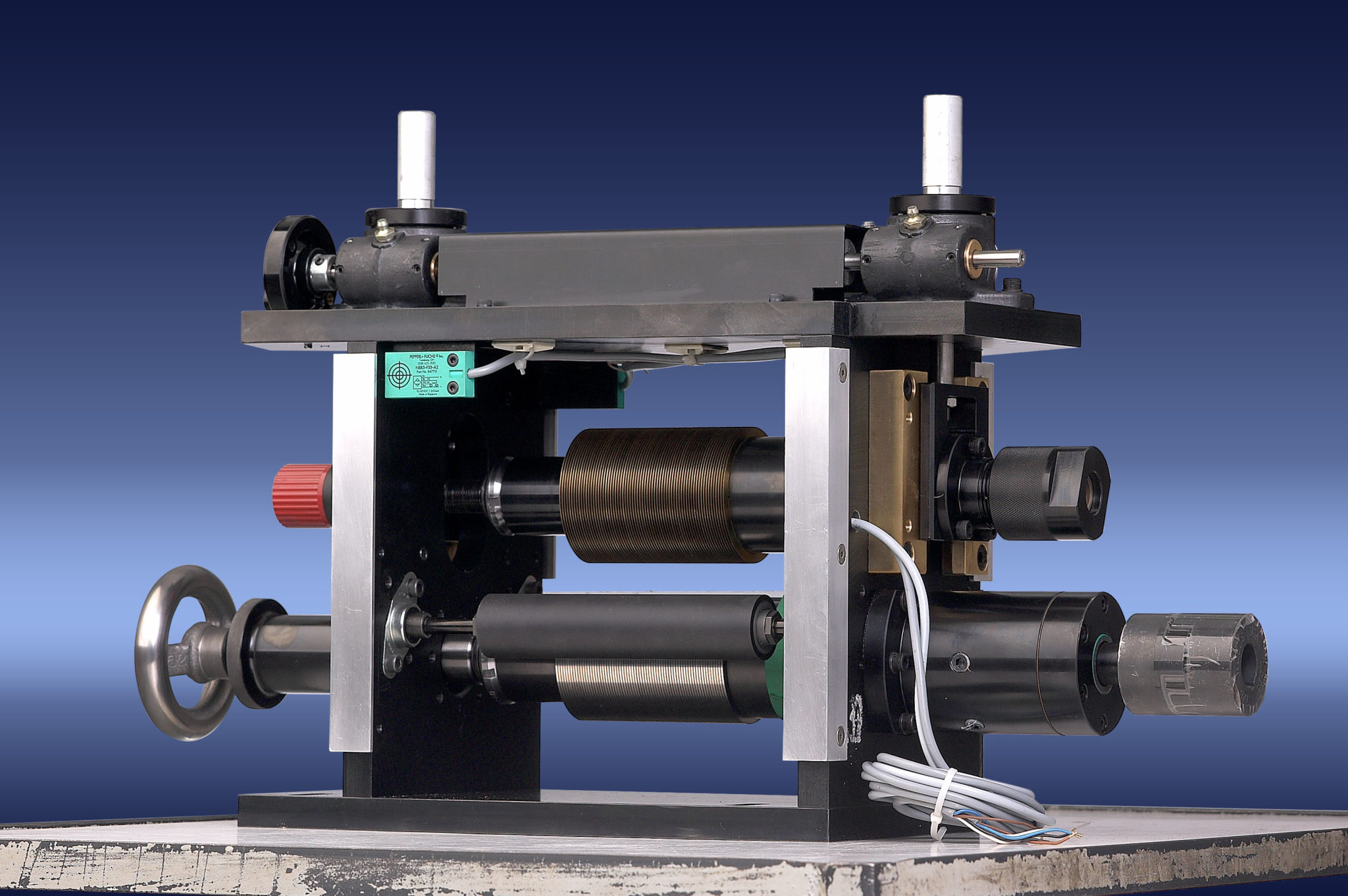 Shafted vs. Pneumatic Holder: Shear Cut System | DIENES USA